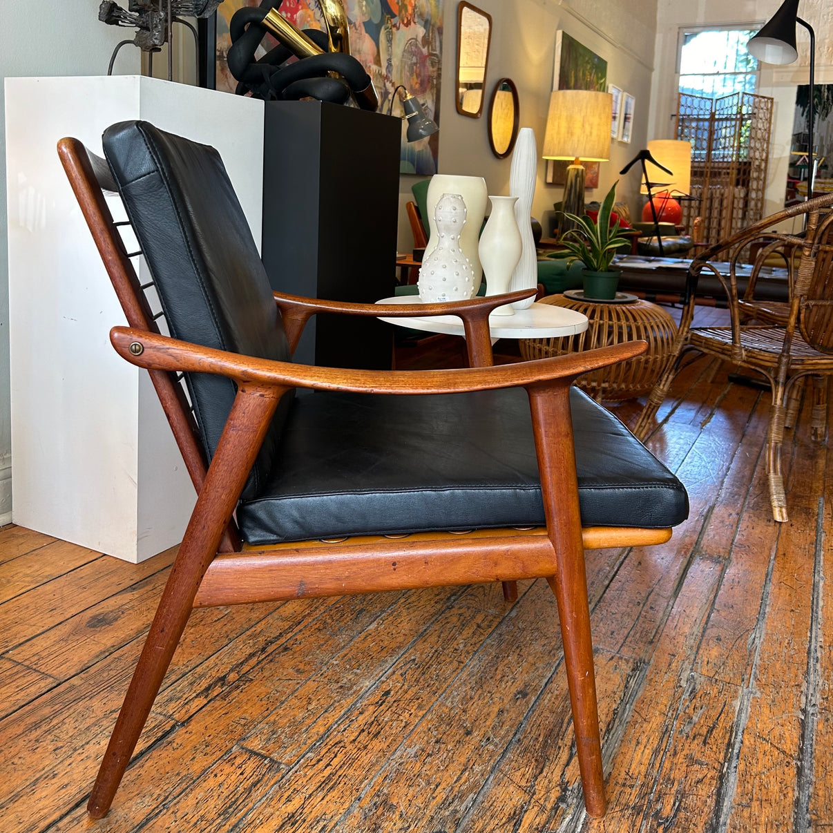 Fredrik Kaiser Lounge Chair – Inabstracto